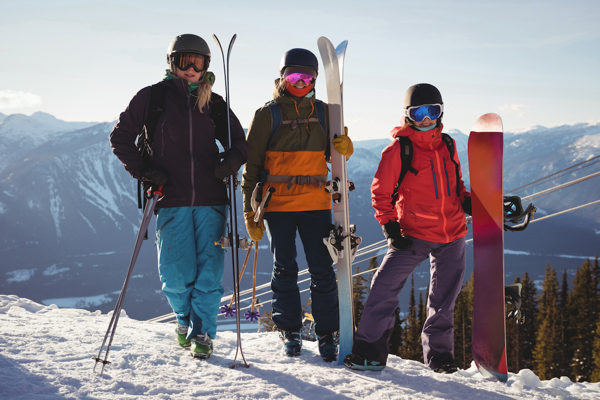 Pack including: Ski pass, ski or snowboard equipment and pick-up ...