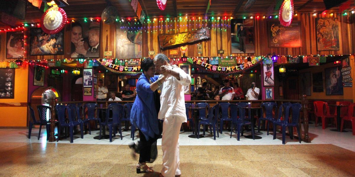 Cena y Show de Salsa en Cali