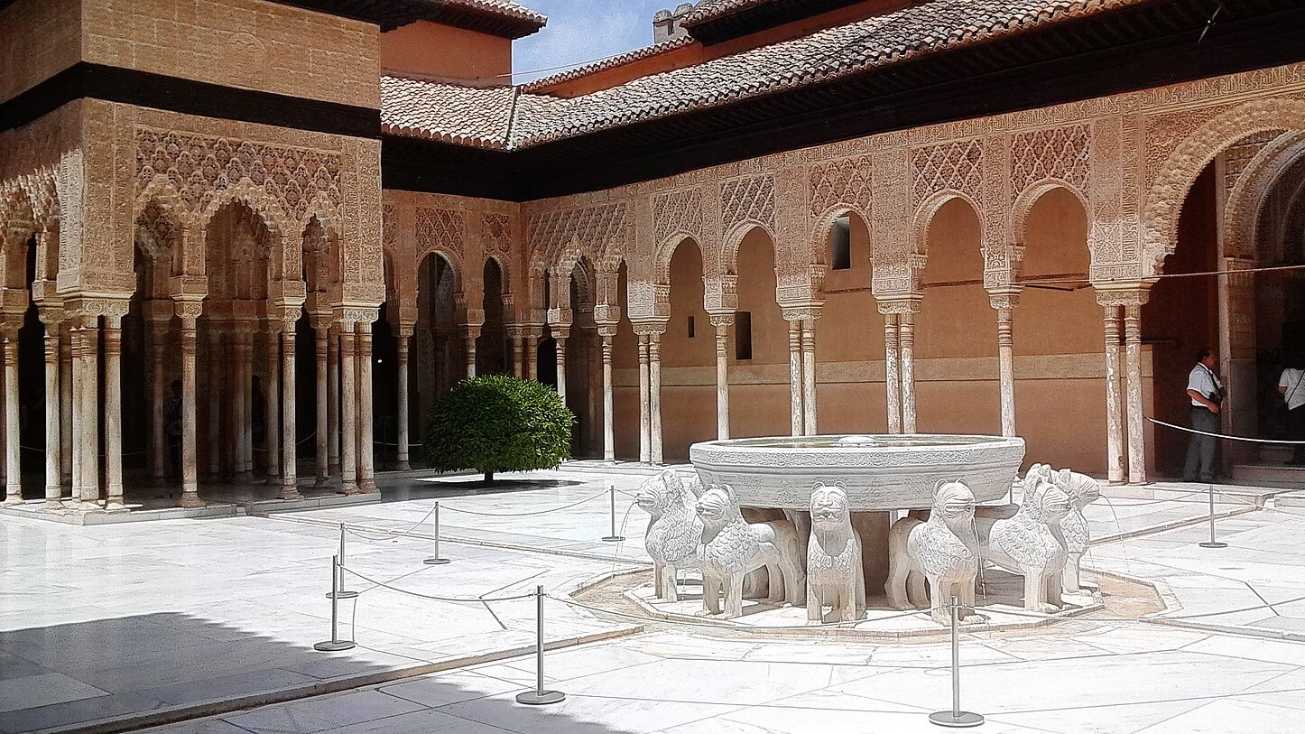 Guided walking tour: Entire Alhambra with Nasrid Palaces. Granada ...